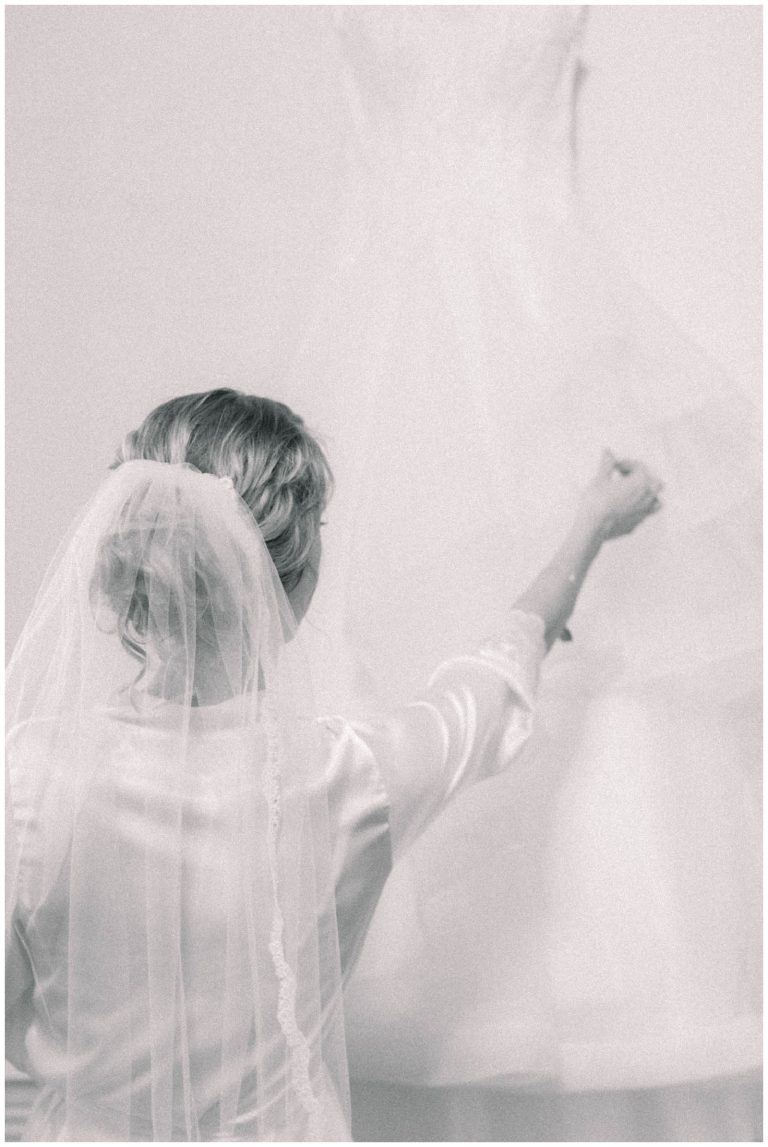 Liz & Bobby: Romantic Kyle House Wedding - Demi Mabry Photography | Blog