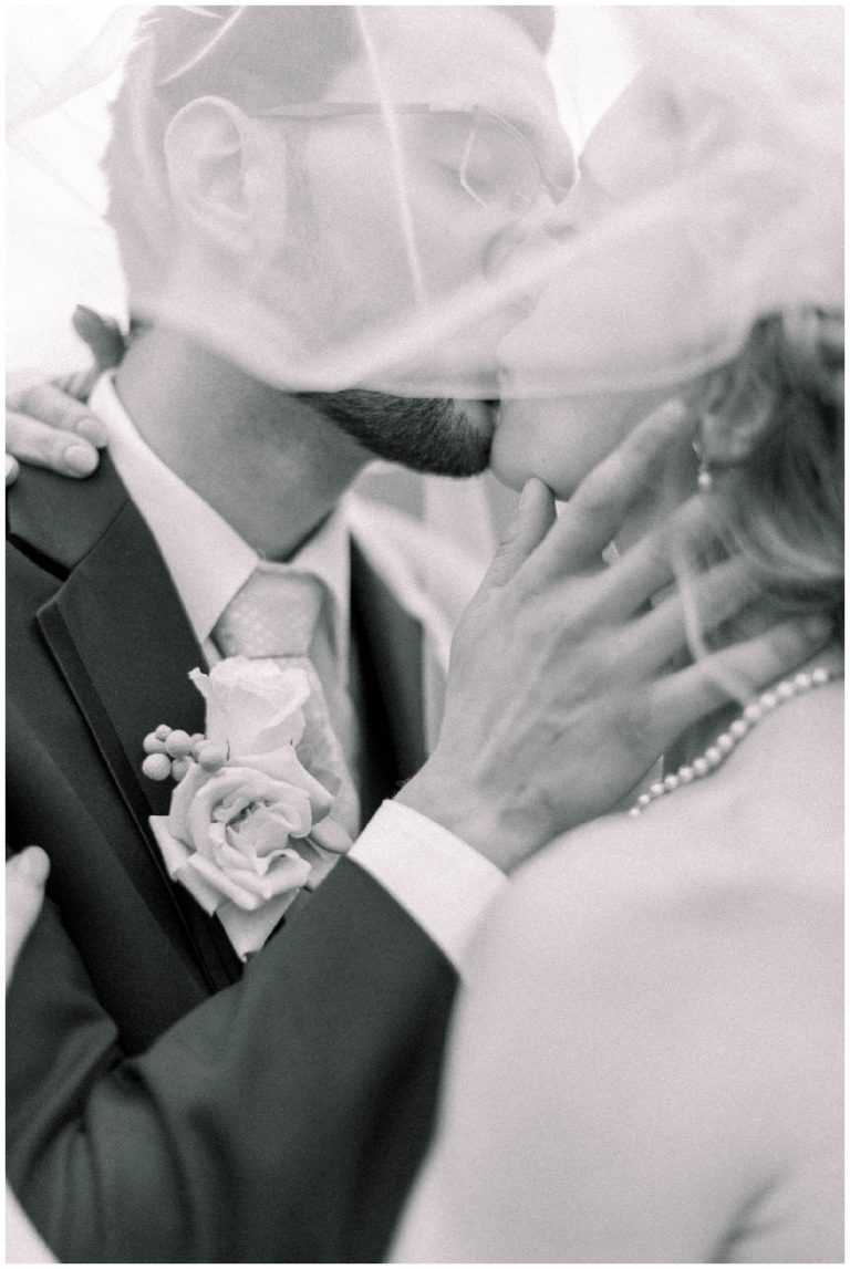 Liz & Bobby: Romantic Kyle House Wedding - Demi Mabry Photography | Blog